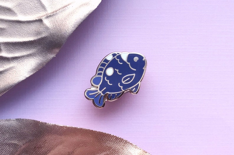 Tiny Domino Damsel Fish Enamel Pin - Etsy