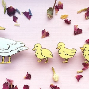 Mother Duck and Ducklings Enamel Pin Set - Etsy