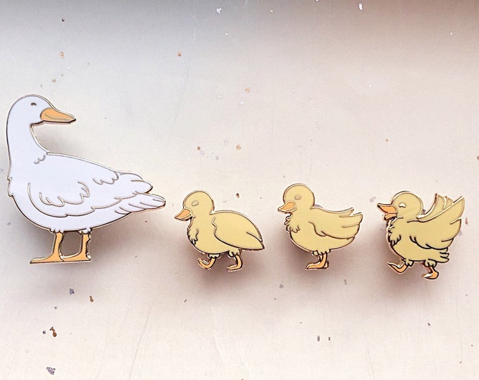 Mother Duck and Ducklings Enamel Pin Set - Etsy