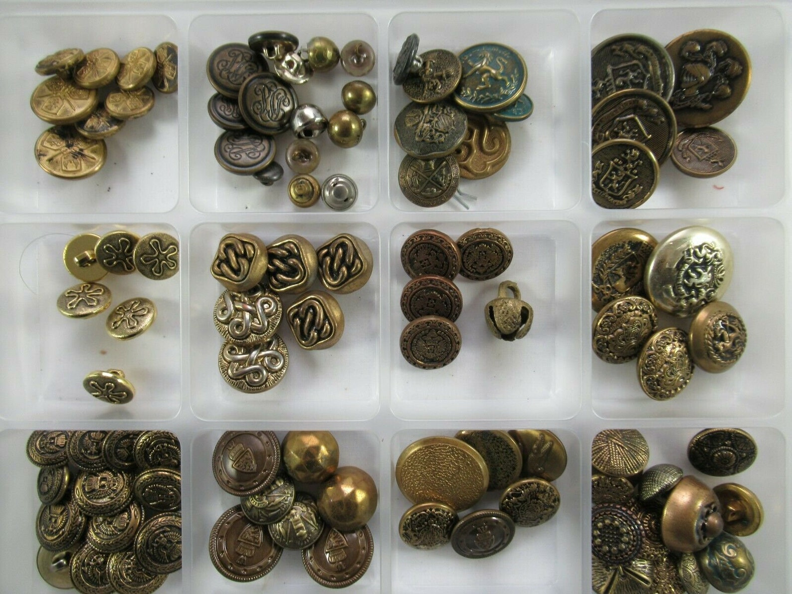 1800 Vintage Buttons, Mixed Lot, Plastic, Shell, Metal, Glass, Sewing ...