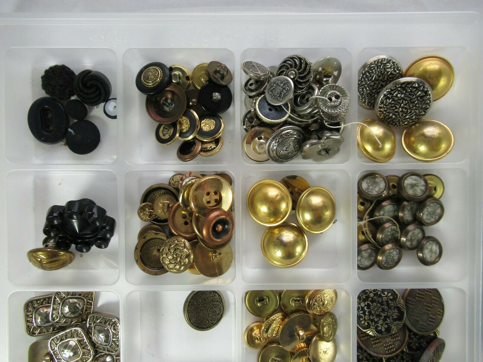 1800 Vintage Buttons, Mixed Lot, Plastic, Shell, Metal, Glass, Sewing ...
