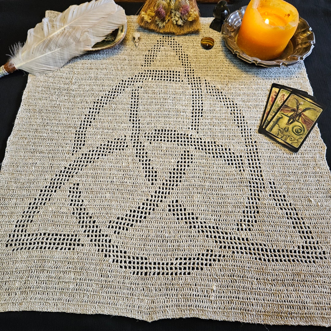 Triquetra Altar Cloth. Handmade Altar Cloth. Filet Crochet - Etsy