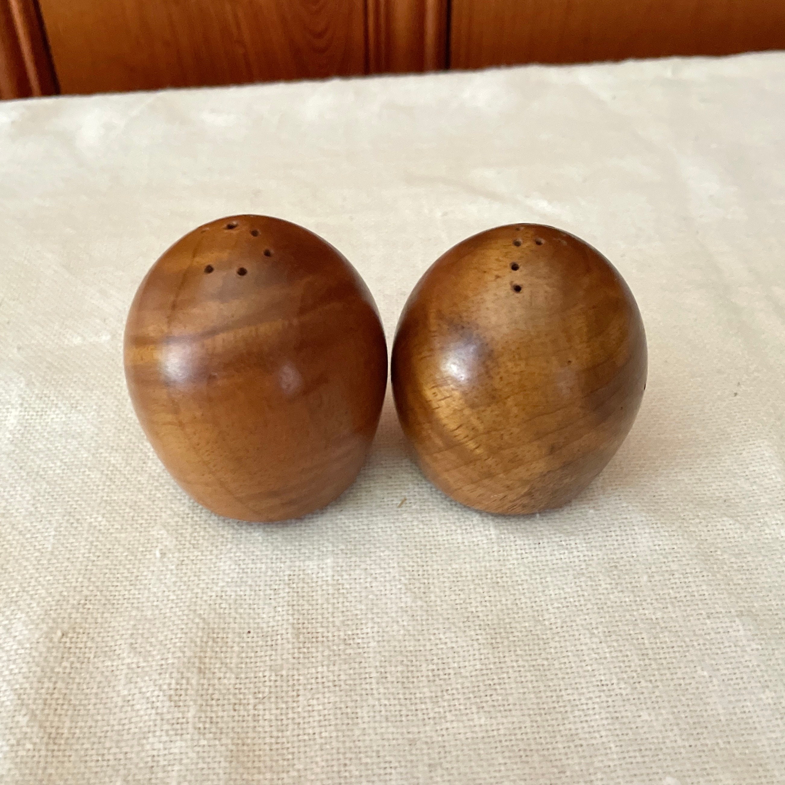 Mid Century Oval Wood Salt & Pepper Shakers Vintage Minimial Egg-shaped ...