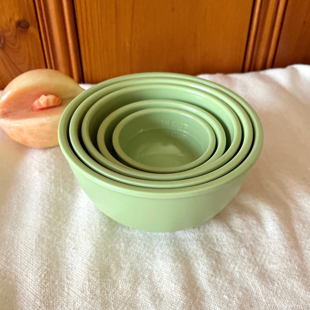 1950s Nesting Melamine Measuring Bowls | Vintage Set of 5 Pistacho ...