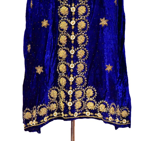 Antique Velvet kaftan - Indian Robe - Embroidered Gow… - Gem