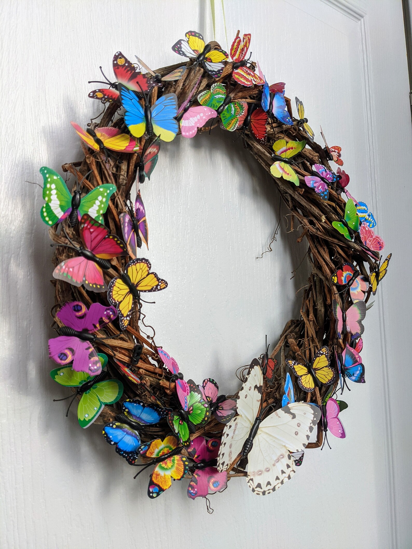 Butterfly Wreath for Front Door Grapevine Form Frame Centerpiece Wire ...