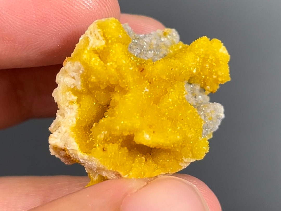 TURKEY FAT Smithsonite After Dolomite on Quartz • Philadelphia Mine ...