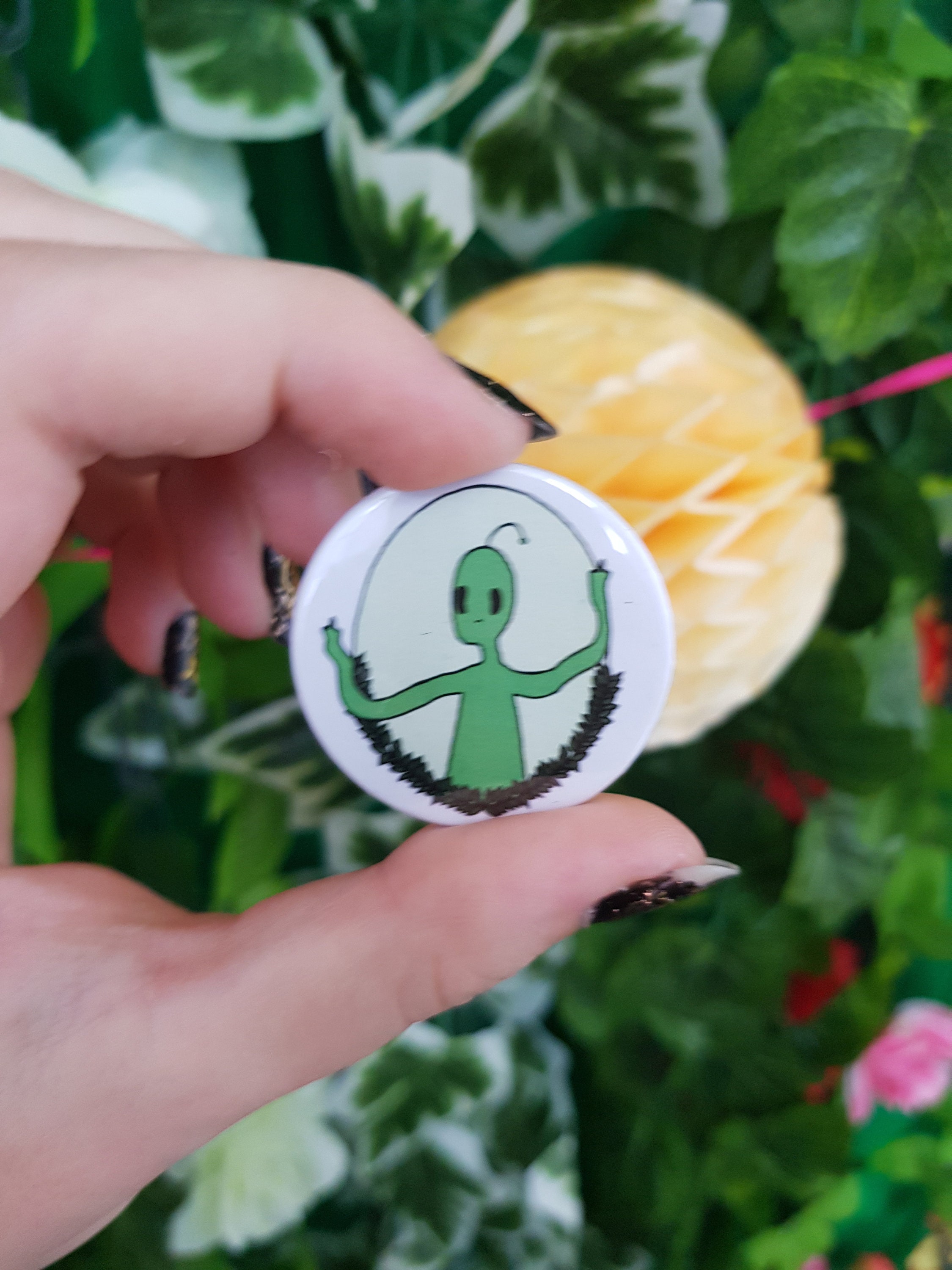 Alien Middle Finger 38mm Badge - Etsy