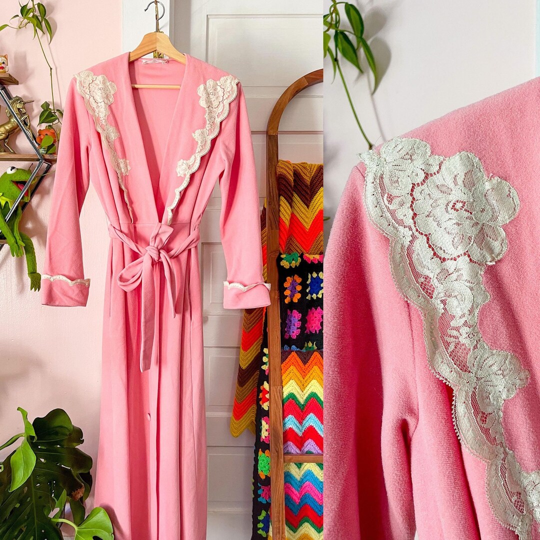 Vntg 60s 70s Vanity Fair Light Pink Robe Nightgown Velour Lace Details ...