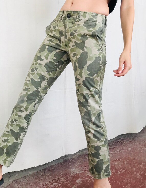 2000s Vintage Low Rise Camo Pants - Gem