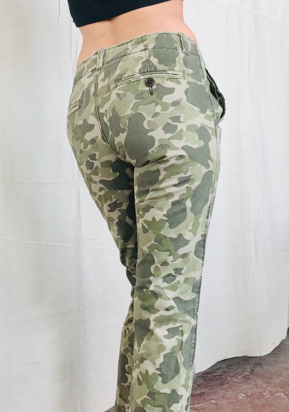 2000s Vintage Low Rise Camo Pants - Gem