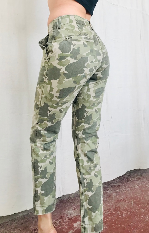 2000s Vintage Low Rise Camo Pants - Gem