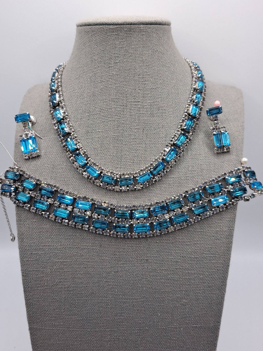 Blue Rhinestone Parure Set in a Pakula Box - Etsy Blue Rhinestone Parure Set in a Pakula Box - Etsy