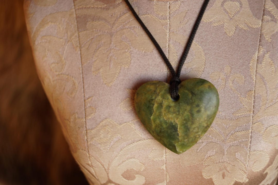 New Zealand Greenstone / Pounamu Heart Pendant - Etsy