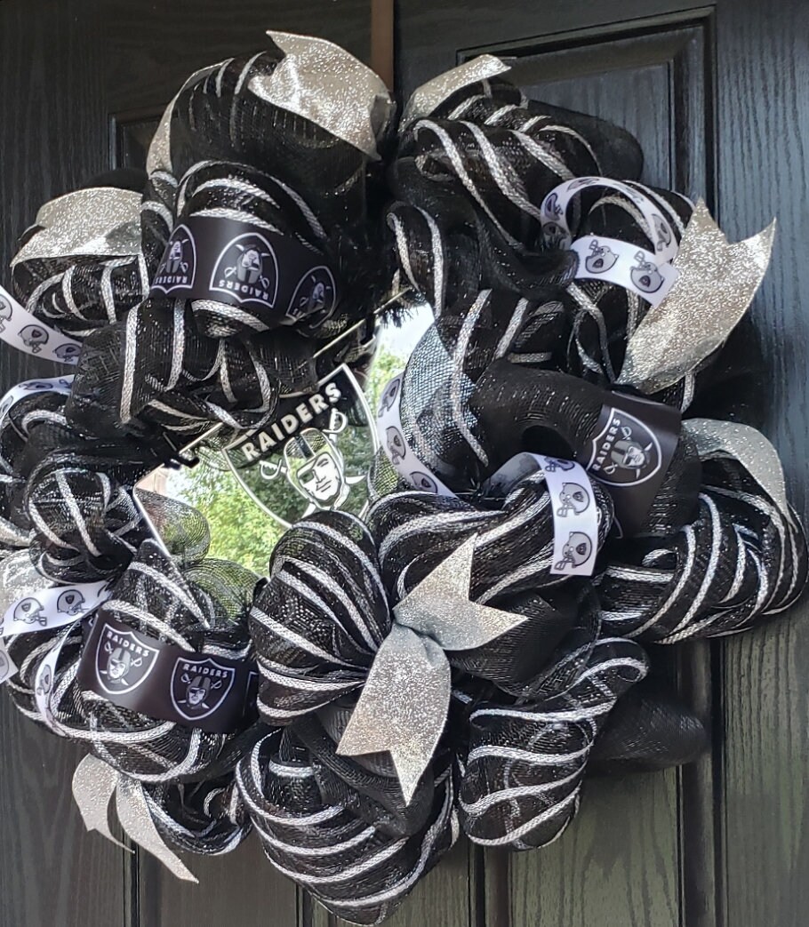 Raiders Wreath - EMSEKFLOL.COM