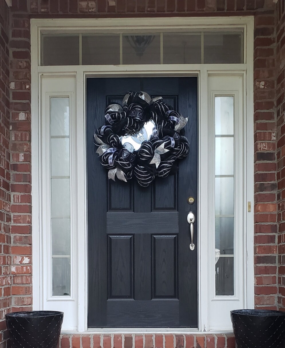 Raiders Wreath - EMSEKFLOL.COM