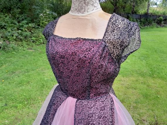 Vintage 1950s prom dress, pink tulle/black lace puff… - Gem