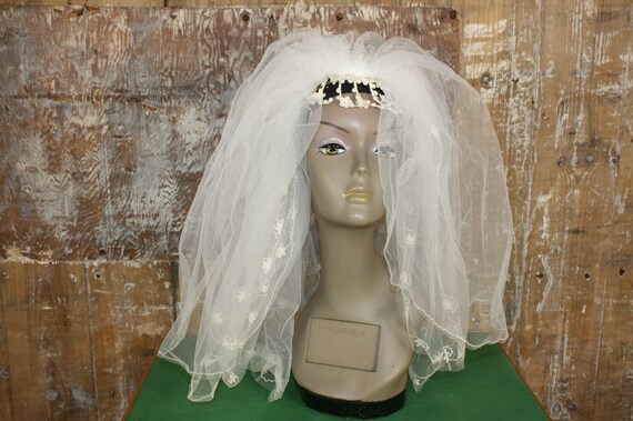 Vintage 60s Bouffant Wedding Veil Short Net Veil With Wax Flower Head Dress and Original Box Etsy UK