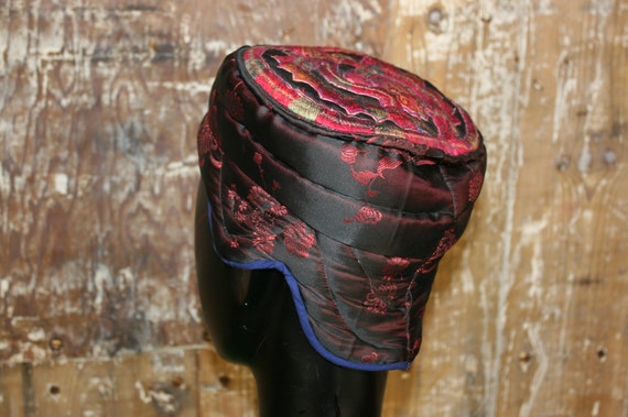 Antique childs Chinese ceremonial hat, embroidered pa… - Gem