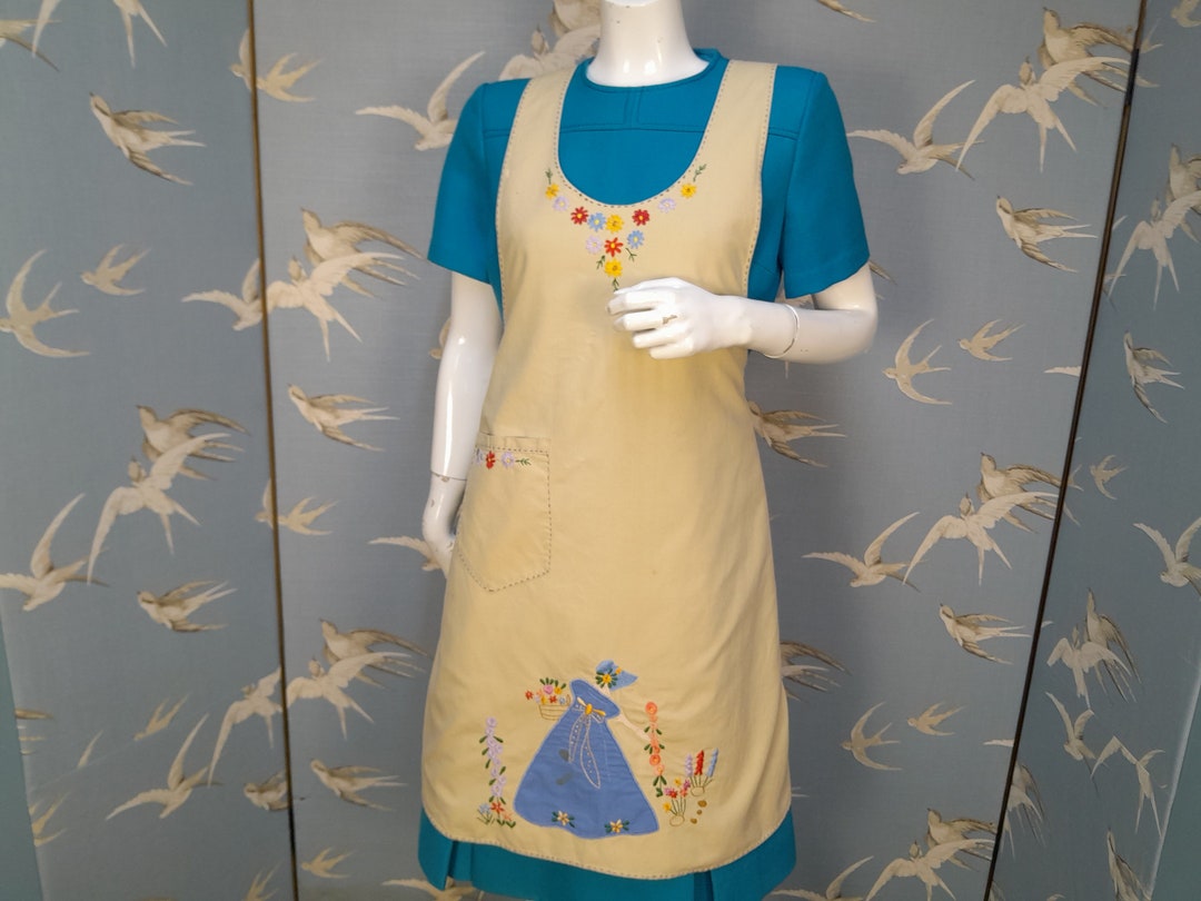 Vintage 1940s/ WW2 Hand Embroidered Apron/ Pinny/ Overall, Crossover ...