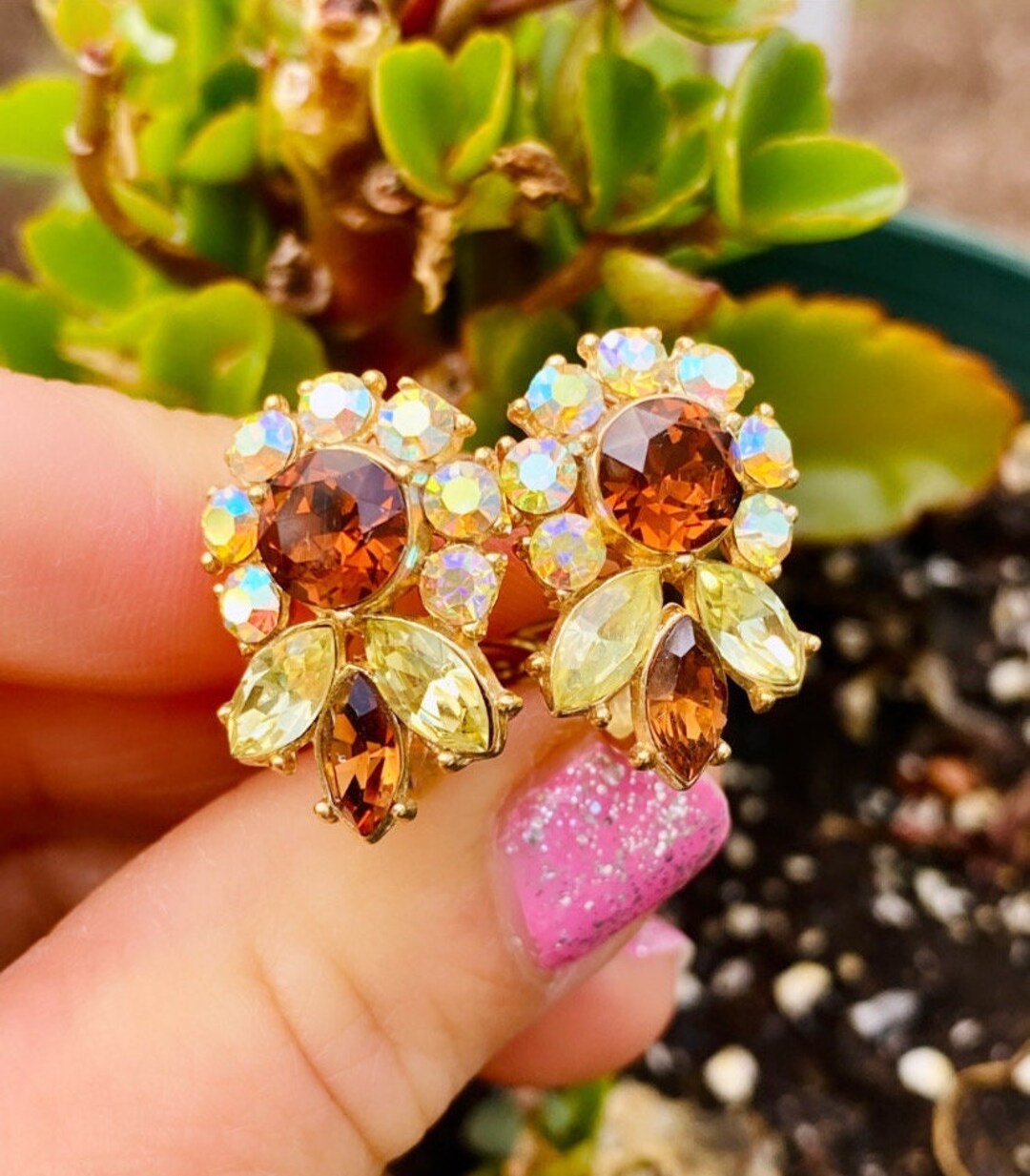 Vintage Crown Trifari Gold Tone Gorgeous Canari Yellow Bronze and ...