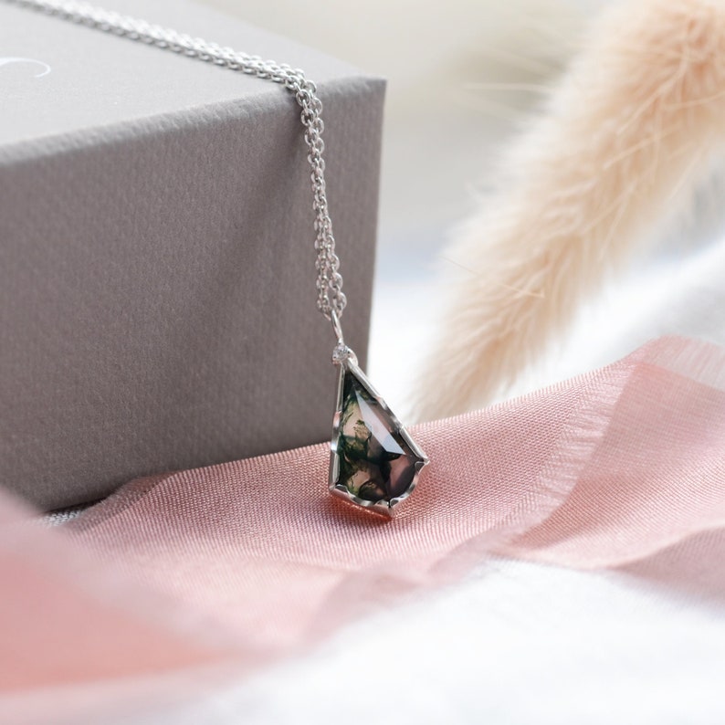 Green Moss Necklace Unique Gemstone Pendant Kite Diamond Necklace - Etsy