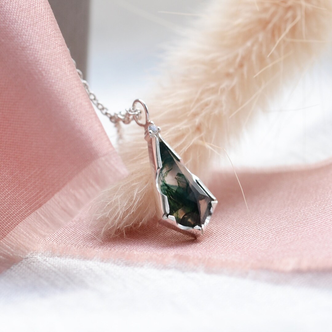 Green Moss Necklace Unique Gemstone Pendant Kite Diamond Necklace - Etsy