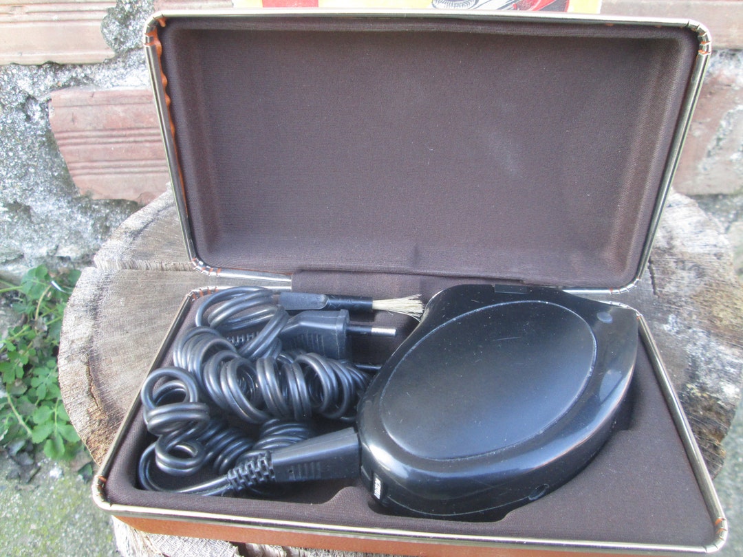 Soviet Еlectric Shaver, 1960s USSR Shaver Kharkov 33, Travel Razor in ...