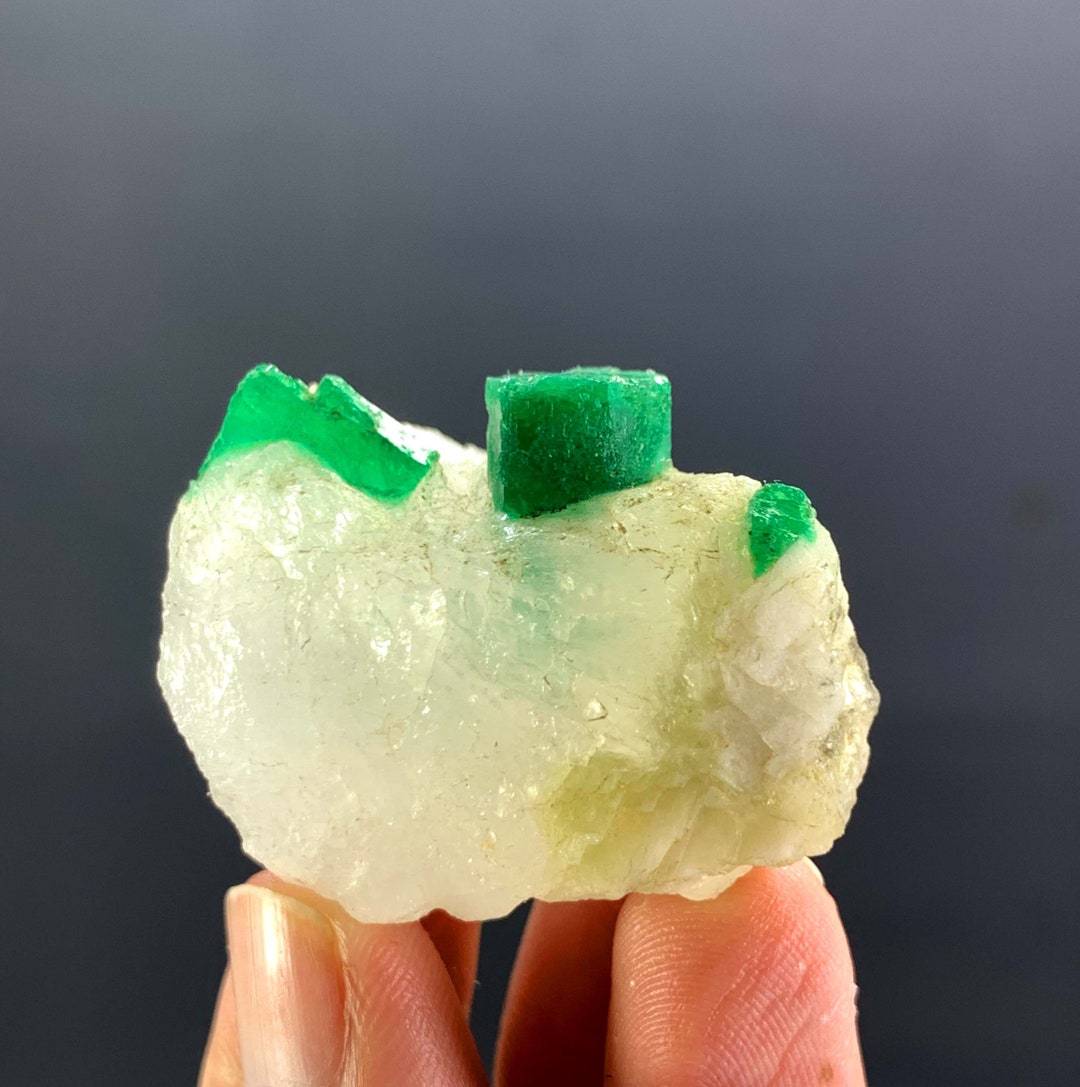 Natural Green Emerald Crystals Specimen From Swat Mine , Raw Emerald ...