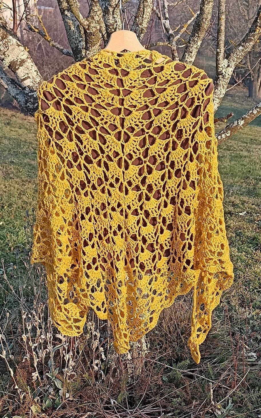 Châle crochet dentelle. Chèche jaune à paillettes. Écharpe acrylique ...