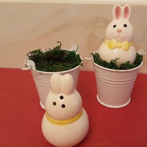 Bunny Salt and Pepper Shakers Farmhouse Decor Tabletop Tins Salt Cellar ...