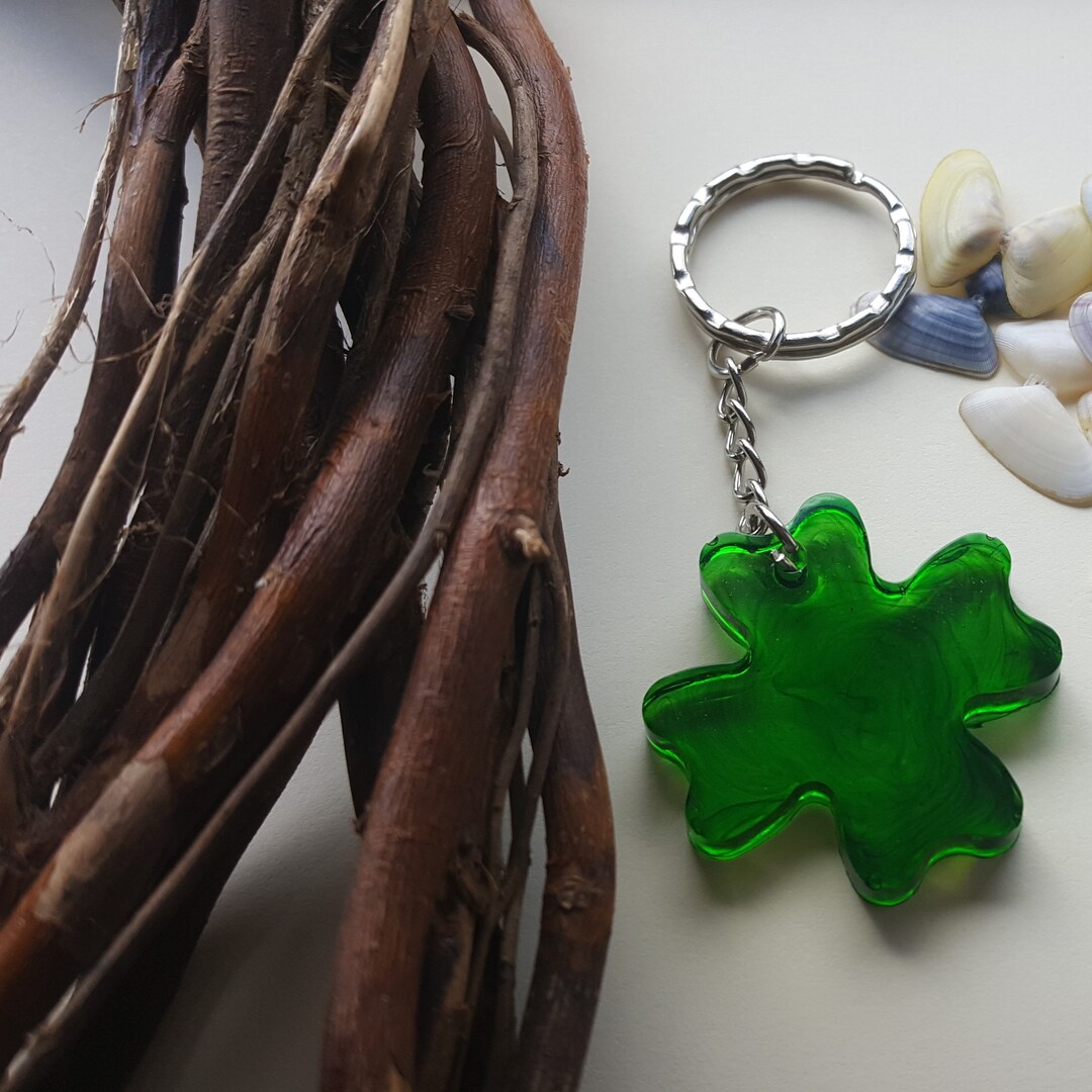 Resin Key Chain , Resin Epoxy, Key Chain, Green Four-leaf Clovers ...