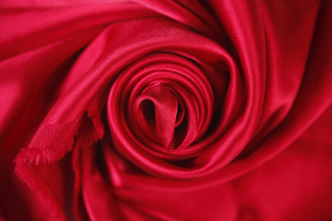 80% Triacetate & Polyester Satin Deep Pink (remnant-50cmx75cm) Cut off ...