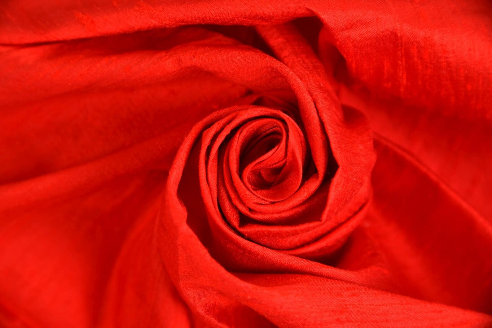 Cotton Non Stretch Textured Red Sheen Fabric (remnant Piece 118cm X ...