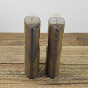 Fabrik AGATE PASS Salt and Pepper Shaker Set 5", Brown Natural Speckled ...