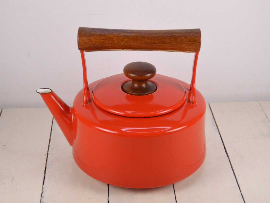 Dansk KOBENSTYLE Red Kettle With Wood Handle and Knob, Enameled Metal ...