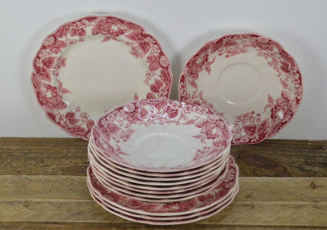 12 Pcs Johnson Brothers STRAWBERRY FAIR, 4) 6.25" Bread Plates, 8) 5.5 ...