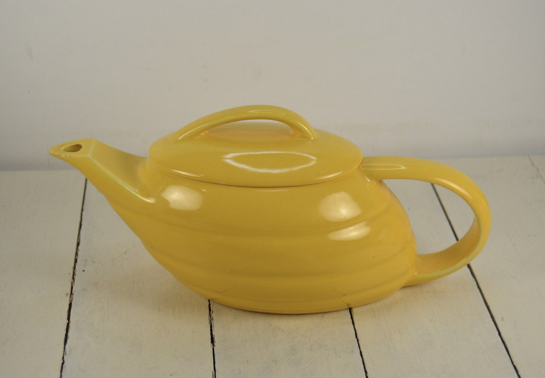 Bauer Los Angeles Art Deco Yellow Teapot, Slanted Ringed Beehive, Bauer ...