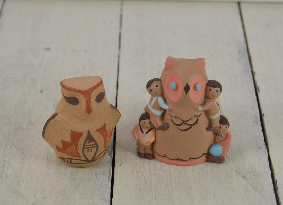Set of 2 Native American Figurines, 1) Cleo Teissedre Navajo Story ...