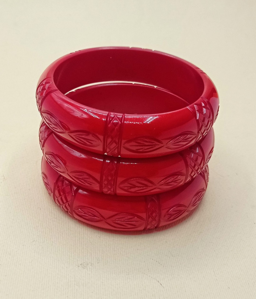 Red Bakelite Inspired Carved Bracelet in Resin-50s Vintage Reproduction ...