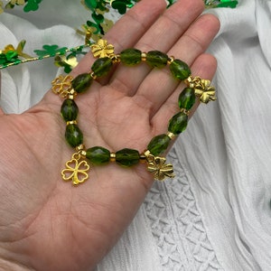 St Patrick’s Day Beaded Bracelets. Green & Gold Stretch Bracelets With ...