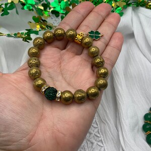 St Patrick’s Day Beaded Bracelets. Green & Gold Stretch Bracelets With ...
