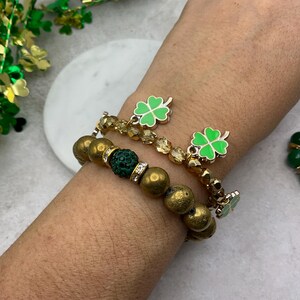 St Patrick’s Day Beaded Bracelets. Green & Gold Stretch Bracelets With ...