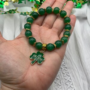 St Patrick’s Day Beaded Bracelets. Green & Gold Stretch Bracelets With ...