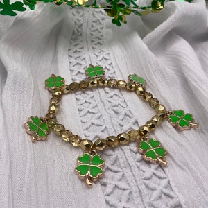 St Patrick’s Day Beaded Bracelets. Green & Gold Stretch Bracelets With ...