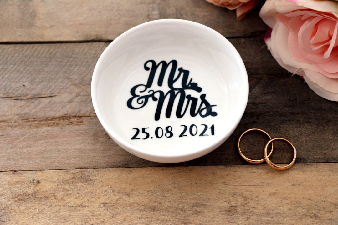 Mr and Mrs Ring Dish With Date, Personalized Wedding Ring Dish ,bride ...