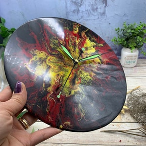 Resin Clock, Red Yellow Gold Decorative Round Clock Modern Wall Gift ...