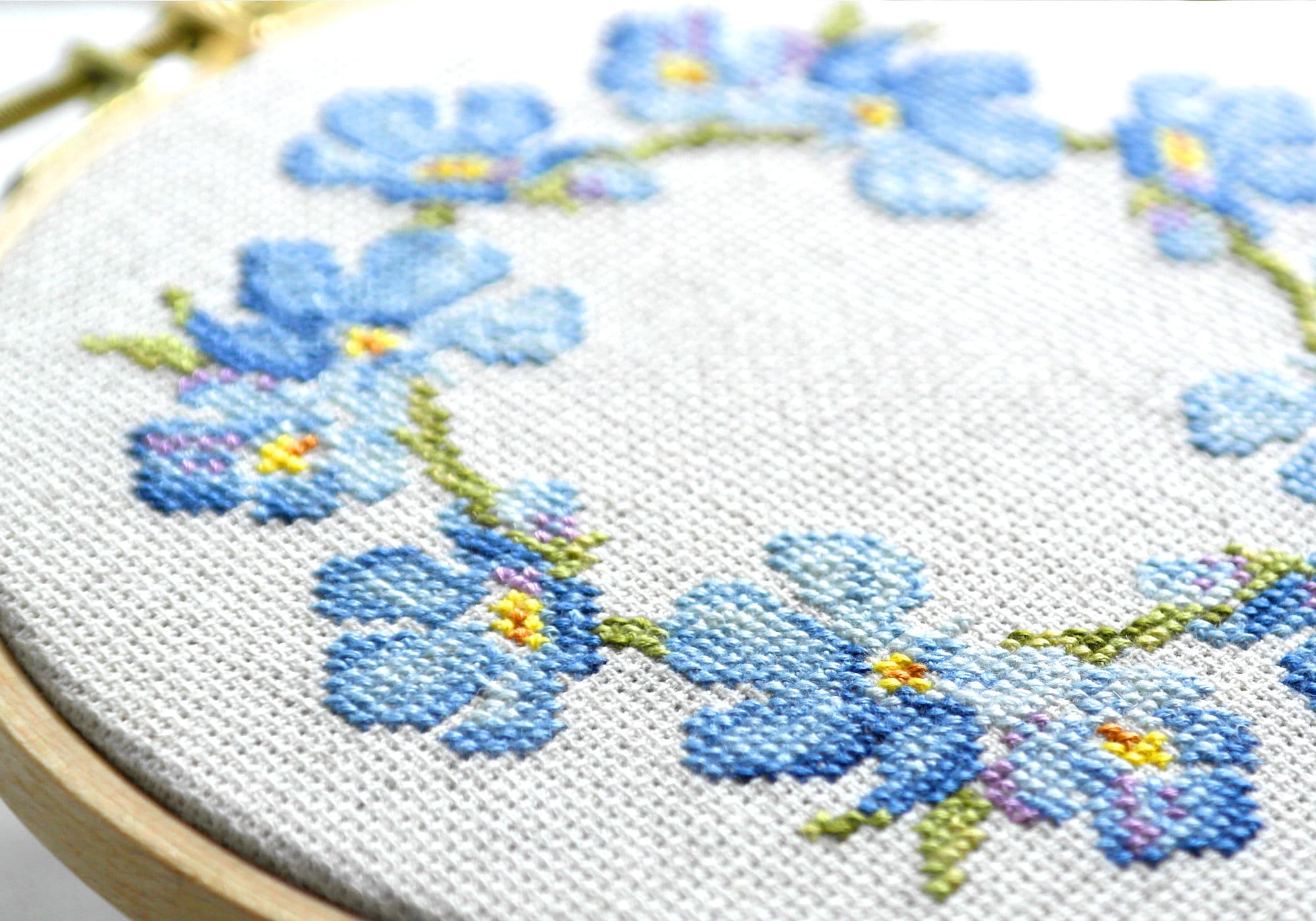 Forget Me Not Cross Stitch: Finished Floral Hoop Art Memory Gift ...