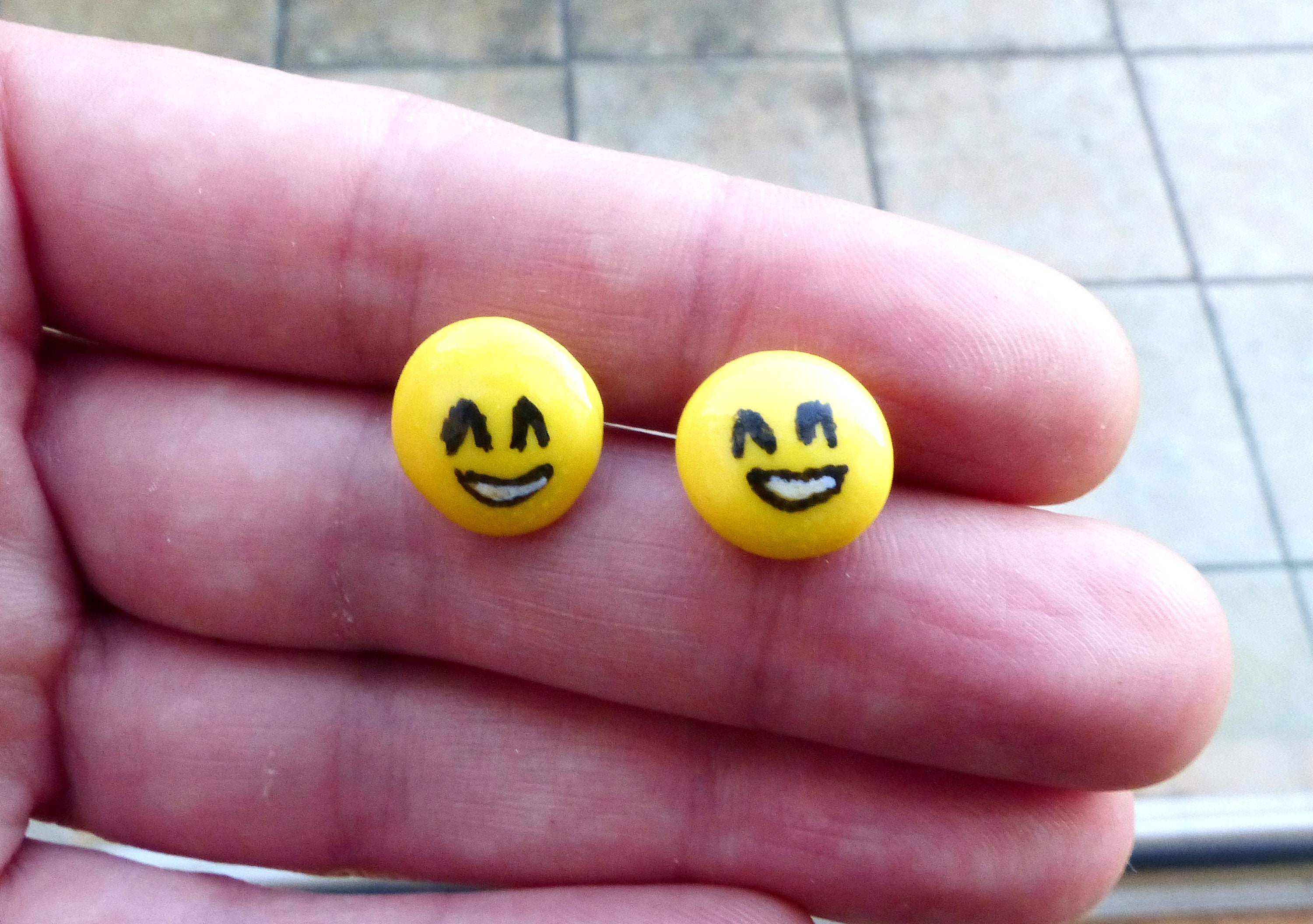 Ear Chip Smiley Mdr/ear Chip Polymer Paste/ear Chip Smiley Lol/ear Chip ...