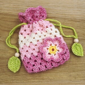 Crochet Flower Drawstring Pouch Pattern, Floral Keepsake Bag, Reusable ...